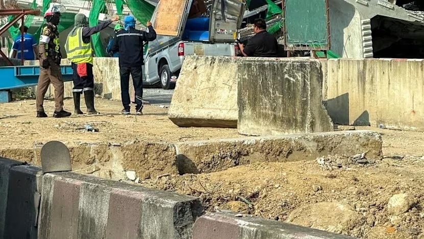 Hrôza na stavbe pri Bangkoku: Žeriav sa zrútil v priebehu sekúnd,