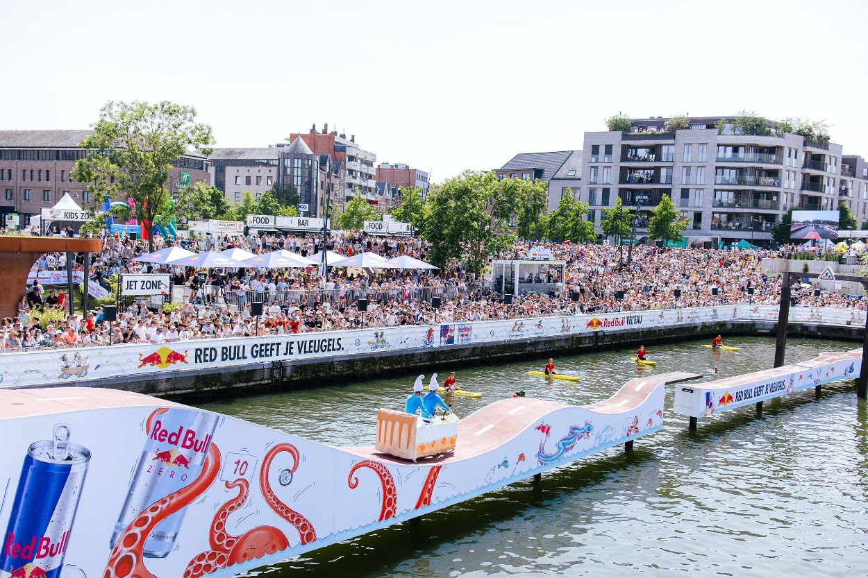 Tímy dokončujú šialené stroje a Red Bull Tandem Splash už o pár dní