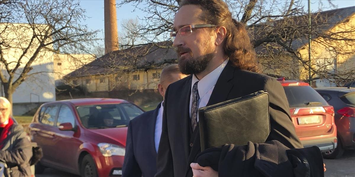 Tibor Eliot Rostas zaplatí poslancovi Benčíkovi vysoké odškodné