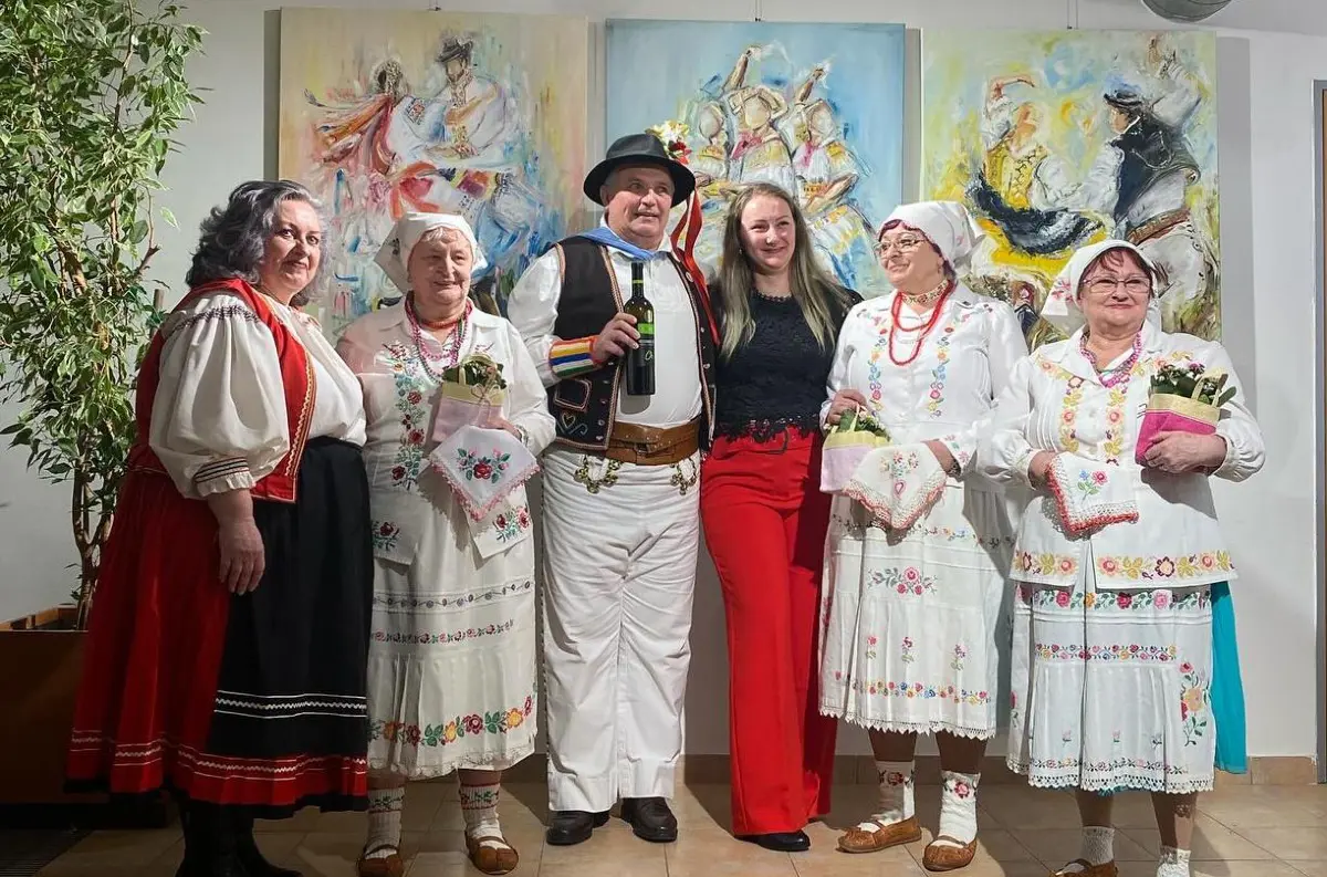 Kroje v pohybe na Bratislavskom hrade: Folklór ožíva v dielach Anety